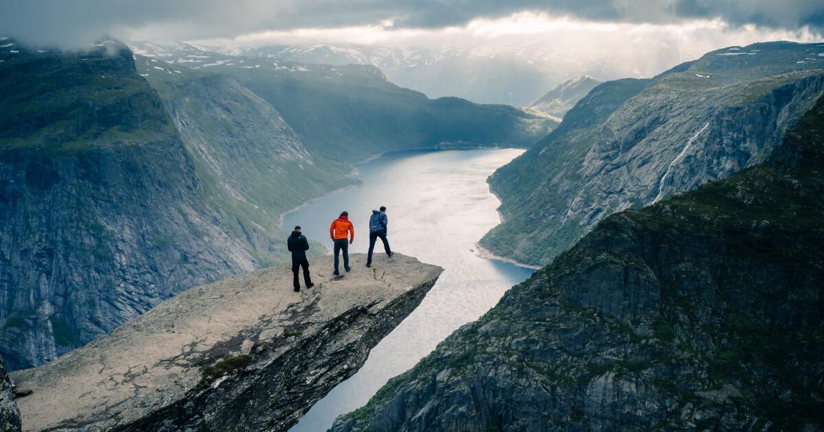 Barophobia (Fear of Gravity): Causes, Symptoms & Treatments | Fear of ...